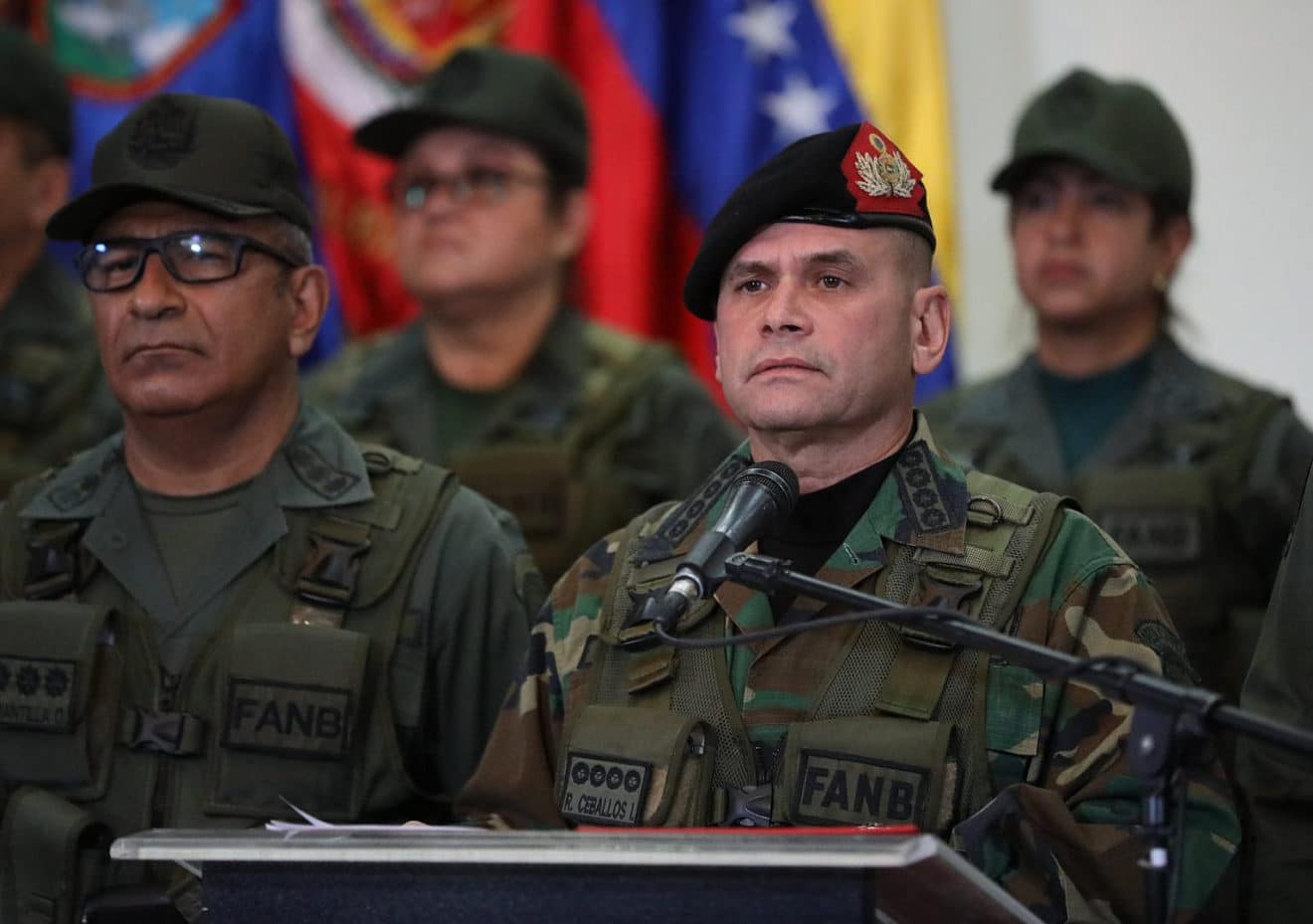Venezuelan Army Categorically Rejects US Attacks on President Maduro ...