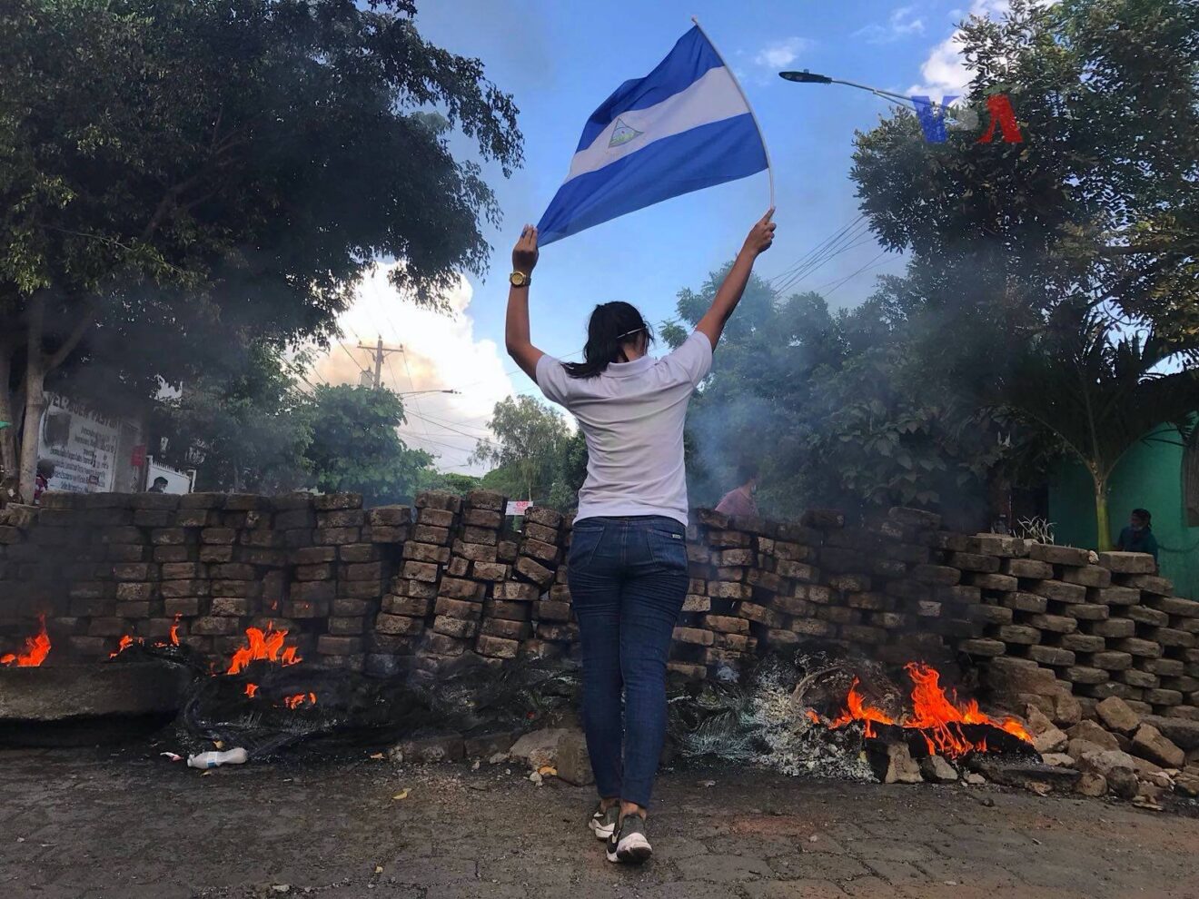 2018_Nicaraguan_protests_-_woman_and_flag – Orinoco Tribune – News and ...