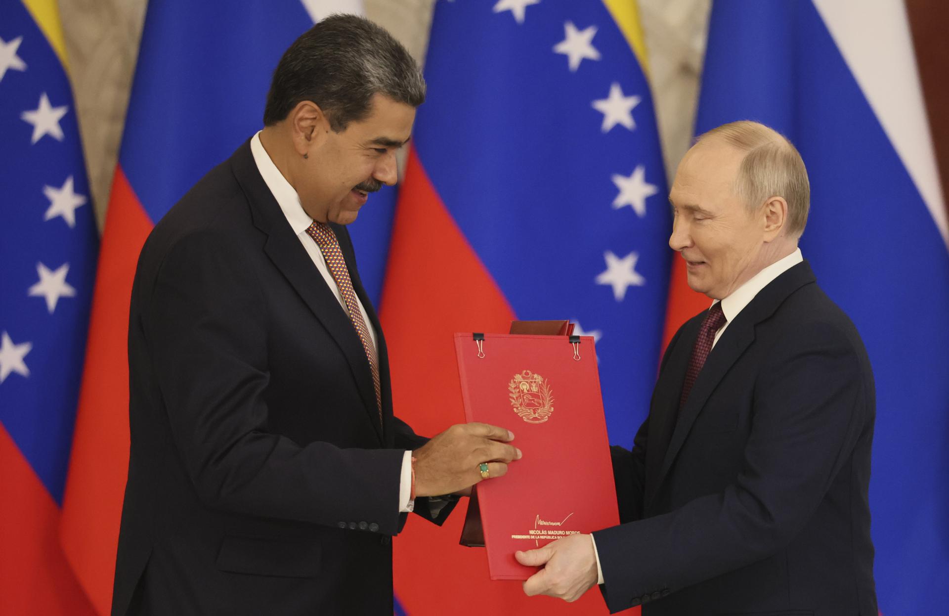 Venezuelan President Nicolás Maduro and Russian President Vladimir ...
