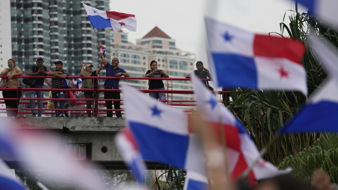 Panamanians protest against a memorandum of understanding with the US ...
