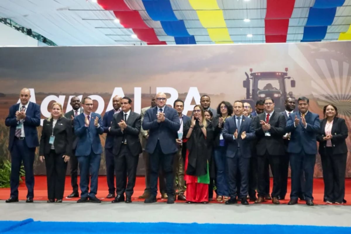 Official photo of the first joint meeting of ALBA-TCP Ministers of ...